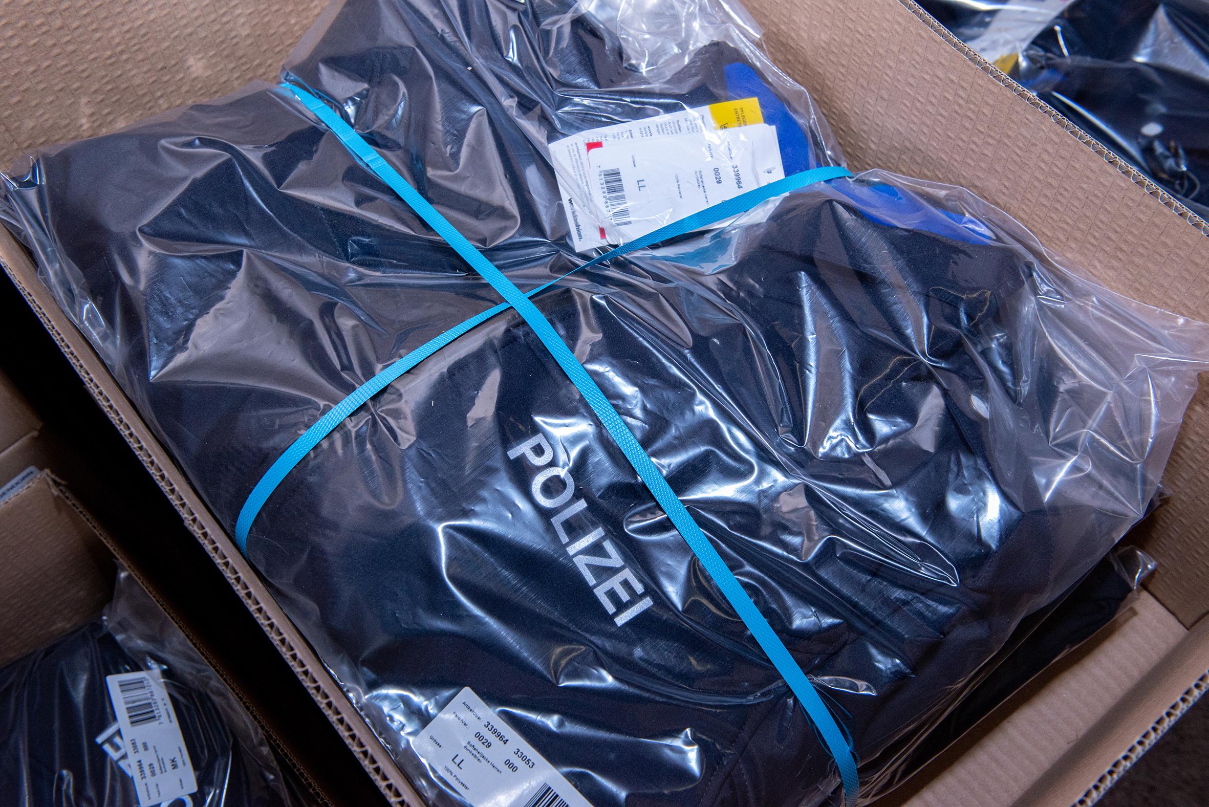 Neue Polizeiuniform wird ausgeliefert | Kanton Zürich