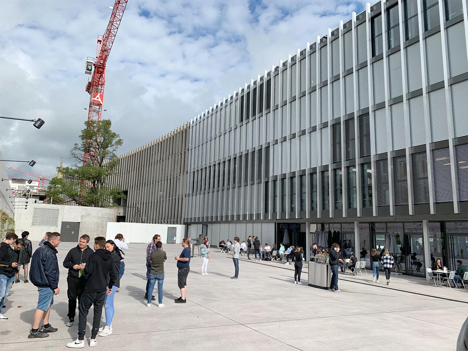 Bildungszentrum Zürichsee: Neubau mit Sporthalle eingeweiht | Kanton Zürich