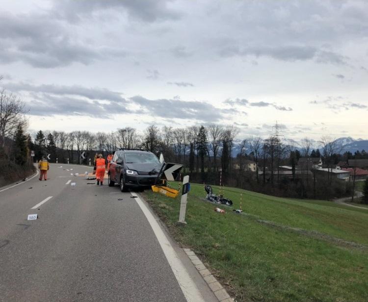 Dürnten: Motorradfahrer bei Kollision schwer verletzt | Kanton Zürich