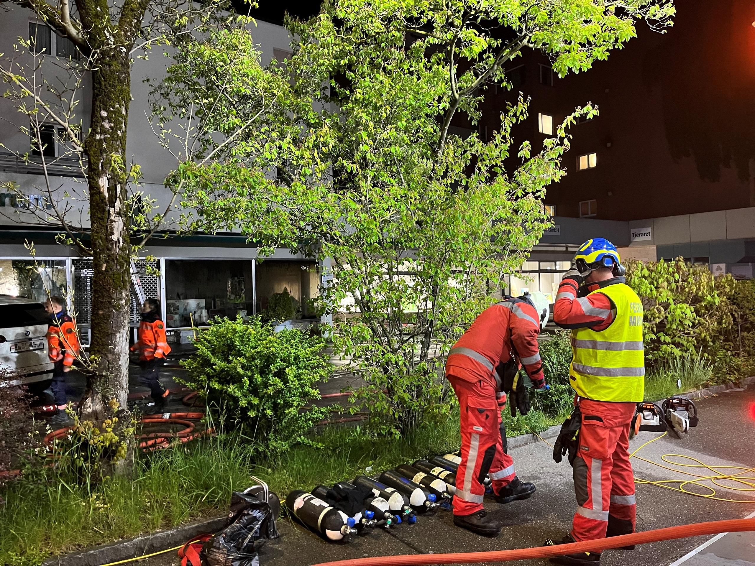 Dietlikon: Brand verursacht hohen Sachschaden | Kanton Zürich