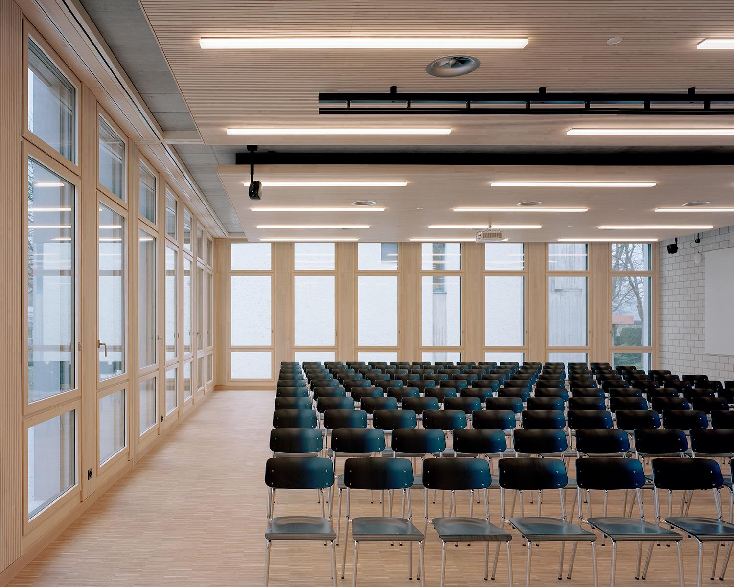 Neubau Mehrzweckraum mit Aulafunktion Berufsschule Rüti | Kanton Zürich